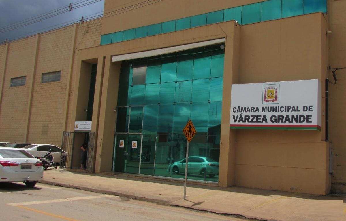 Flávia cria cargos na Câmara de Várzea Grande com salários e verbas de ...