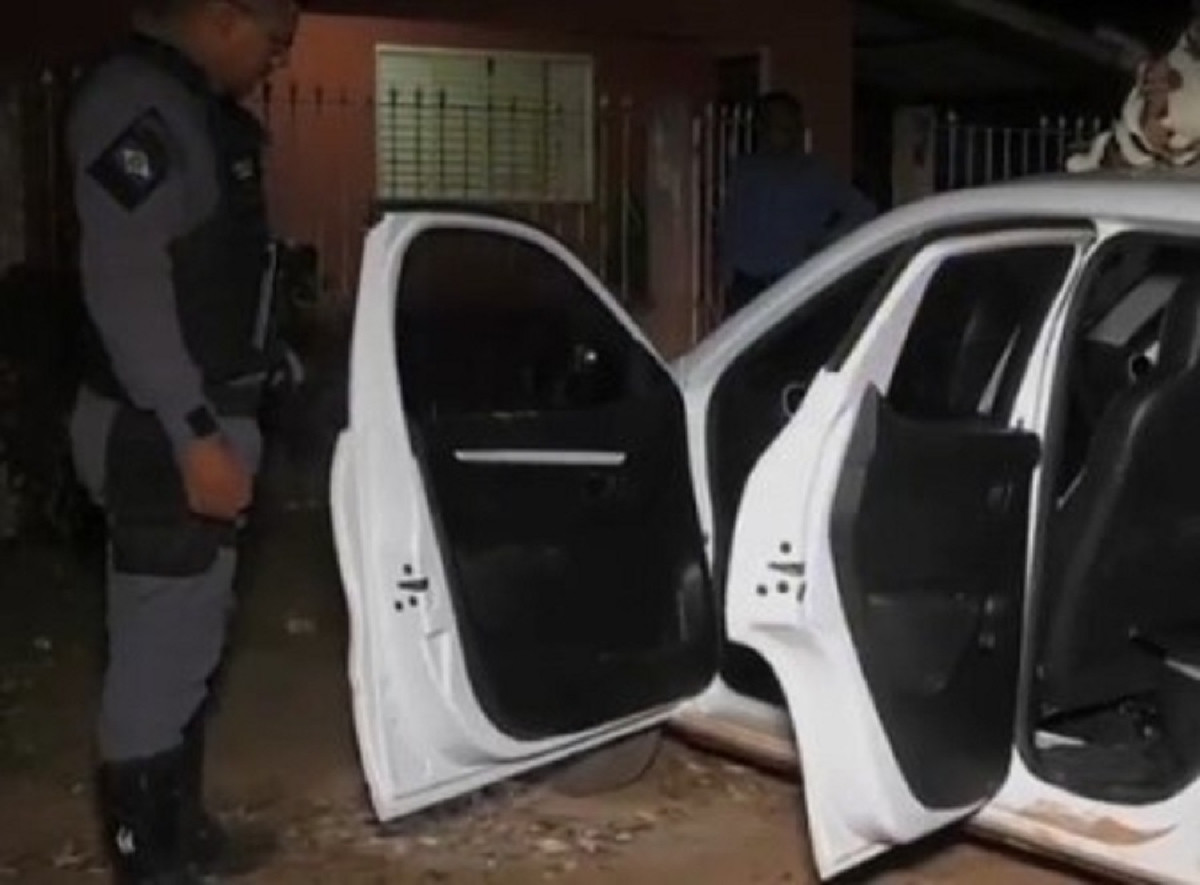 Bandidos Invadem Casa Fazem Limpa E Trocam Tiros Com A Polícia Em